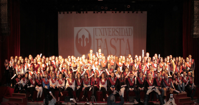 Más de 250 Profesionales se graduaron en la Universidad FASTA - UFASTA ...