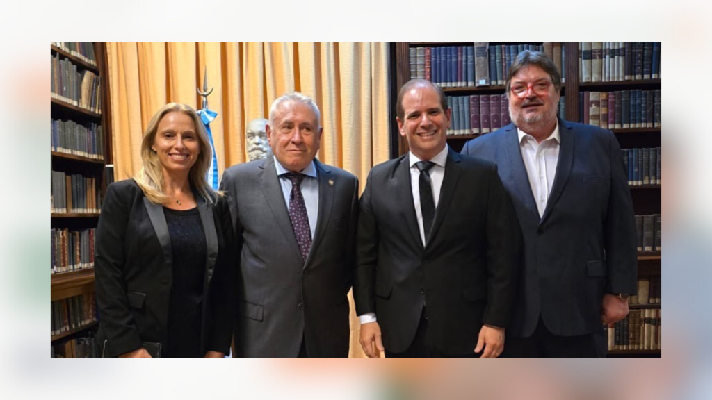 Martín Zemel fue incorporado como académico titular de la Academia ...